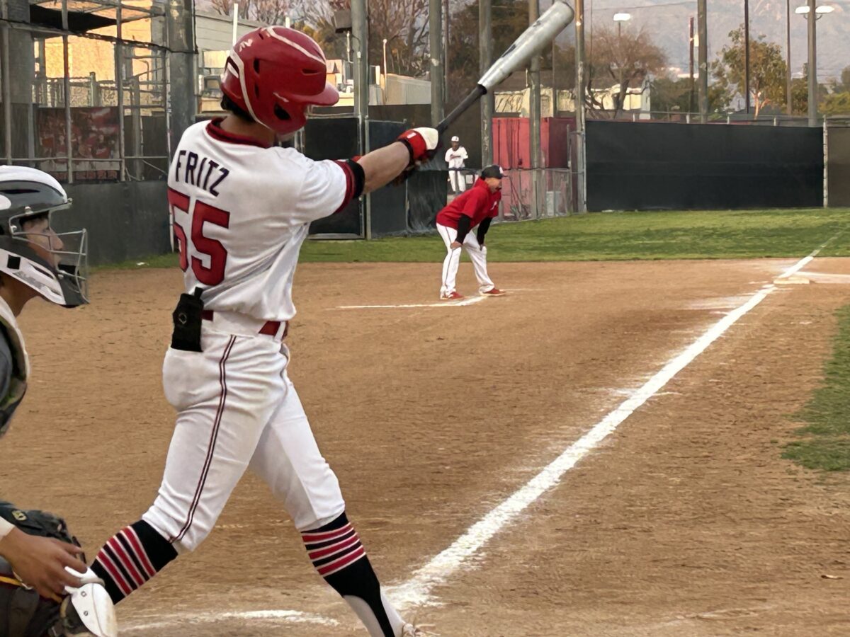 Burroughs Baseball Outlasts La Canada - myBurbank