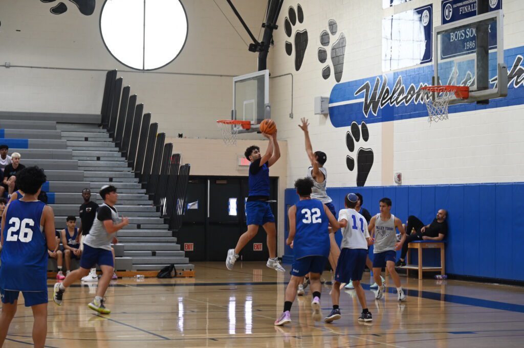 Burbank Boys Basketball Edges YULA 74-68 - myBurbank