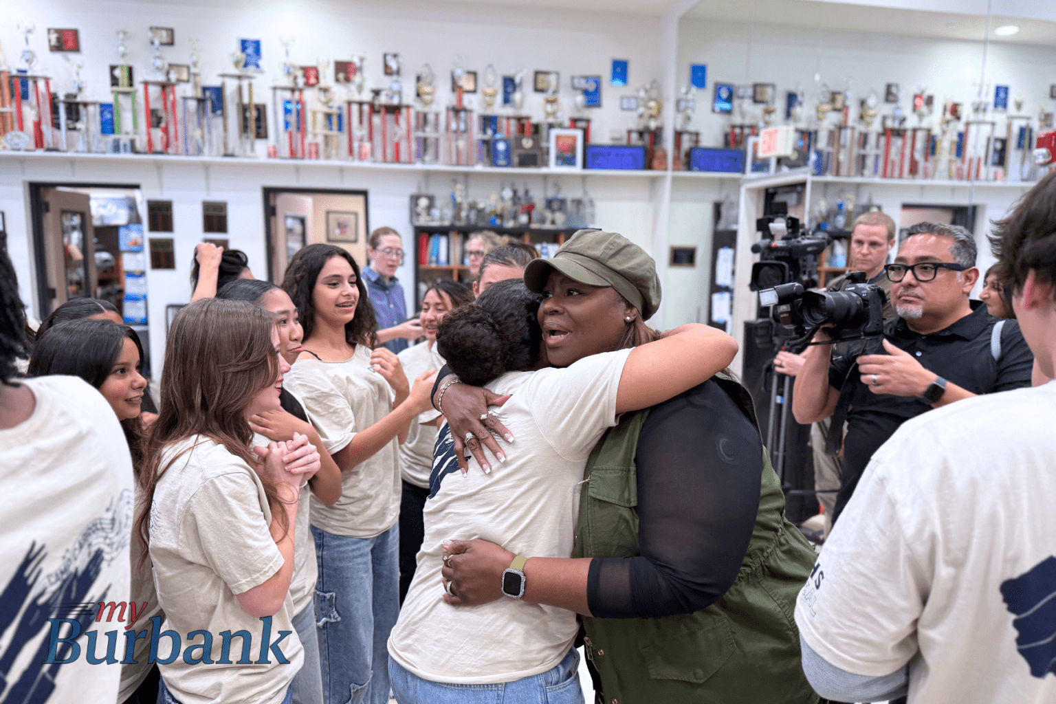 Actress Retta Wins $172,200 on Celebrity Wheel of Fortune for Burbank ...